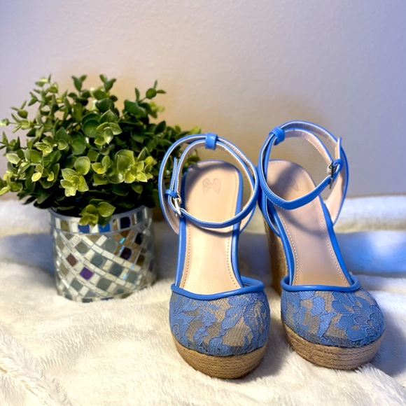 Victoria's Secret | Shoes | Victorias Secret Wedge Closed Toe Size 85 ...